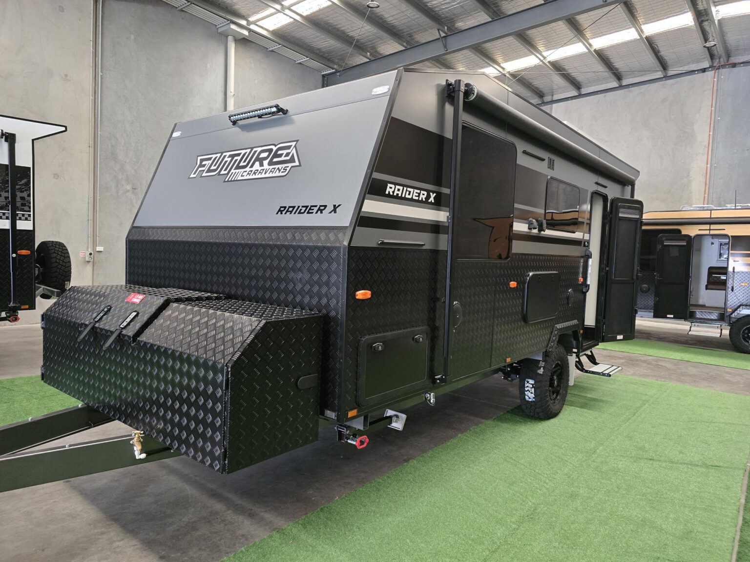 RAIDER X - Off-Grid & Family Caravan