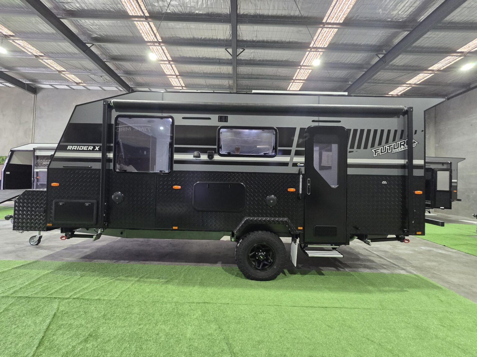 RAIDER X - Off-Grid & Family Caravan